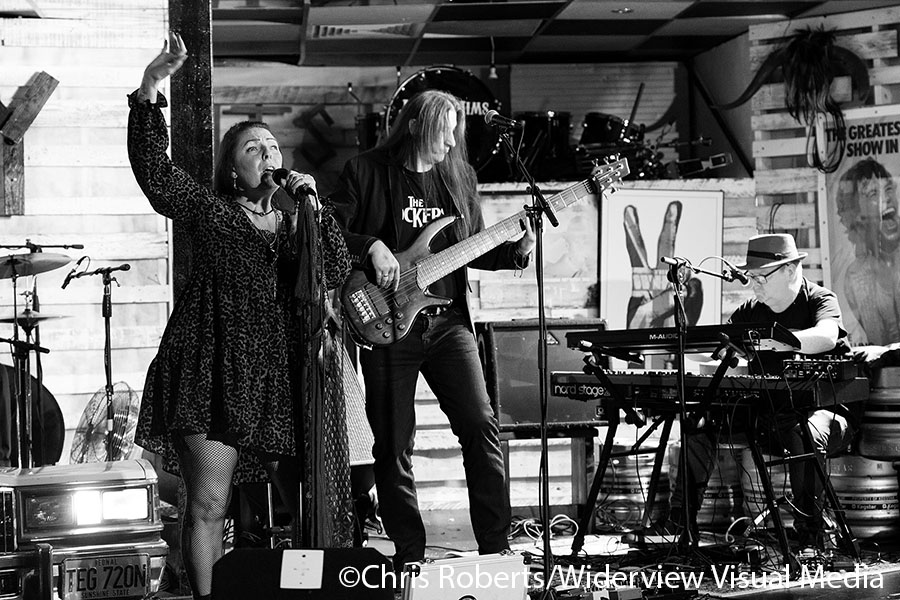 Dirty Ruby Entertain Joe Joe Jim’s Crowds